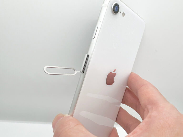 SIMカードの取り出し方は？iPhoneとAndroidの両方でのやり方を紹介 | スマピタ
